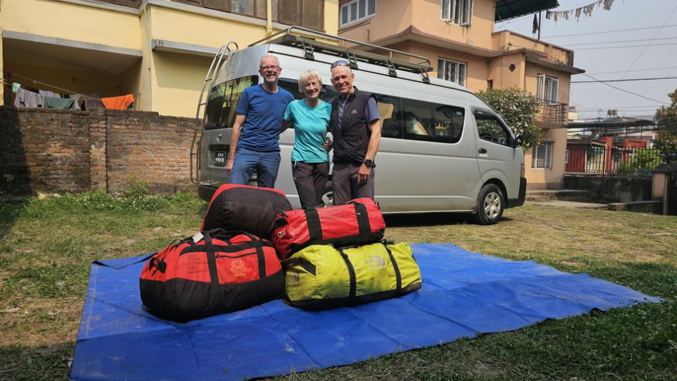 Nives Meroi, Romano Benet y Peter Hamor, 1ª a oeste del Kabru I, 7.492m ...