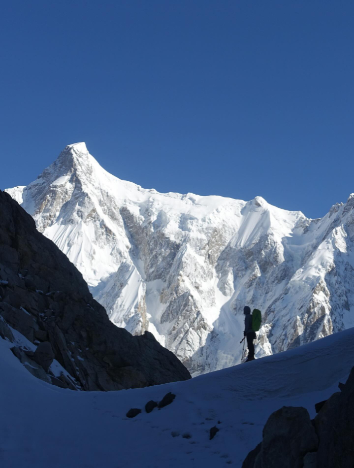Shooting the Moon, 3.100m, WI4, M5. Primeros datos sobre la apertura ...