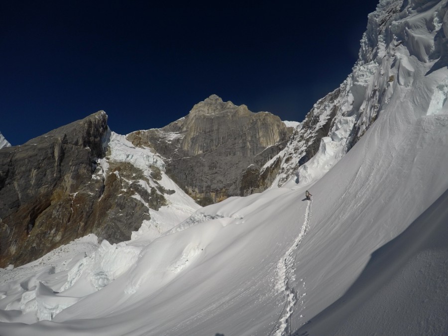 Bru Busom y Marc Toralles. Crónica de la 1ª escalada a la pared E del ...