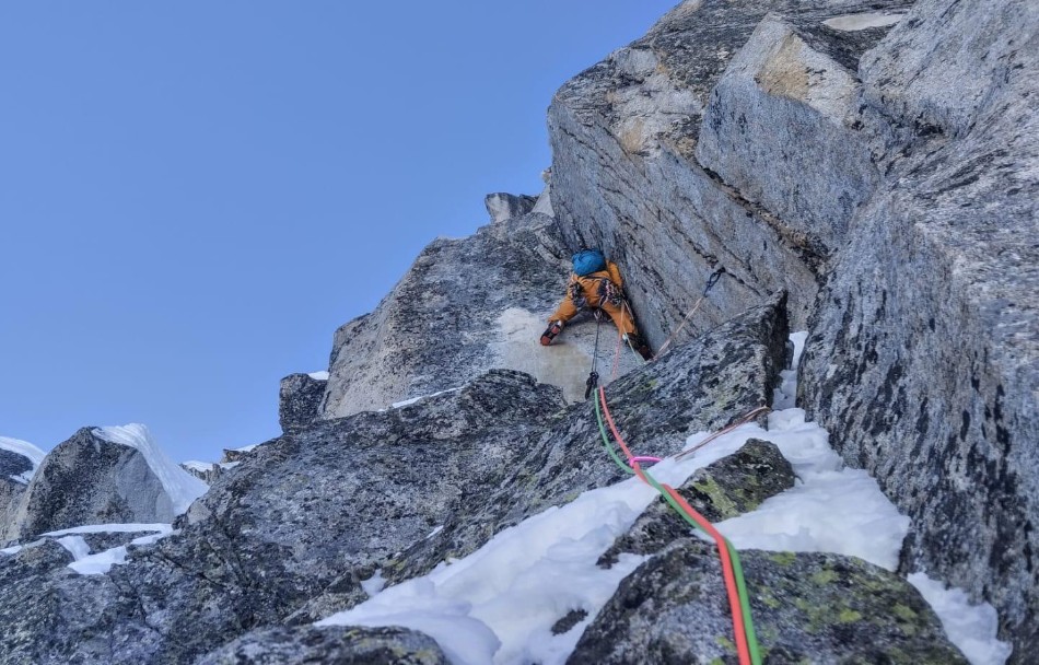 Jonatan García, nueva vía en Aneto. Saca la frontal, 200m, 80º, M7, A1 ...