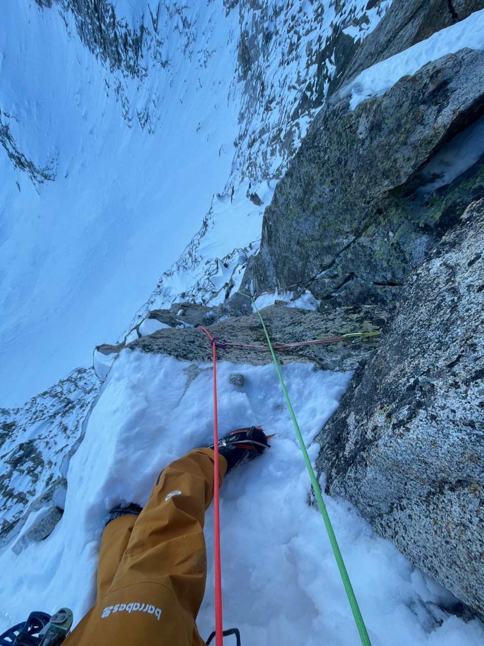 Jonatan García, nueva vía en Aneto. Saca la frontal, 200m, 80º, M7, A1 ...